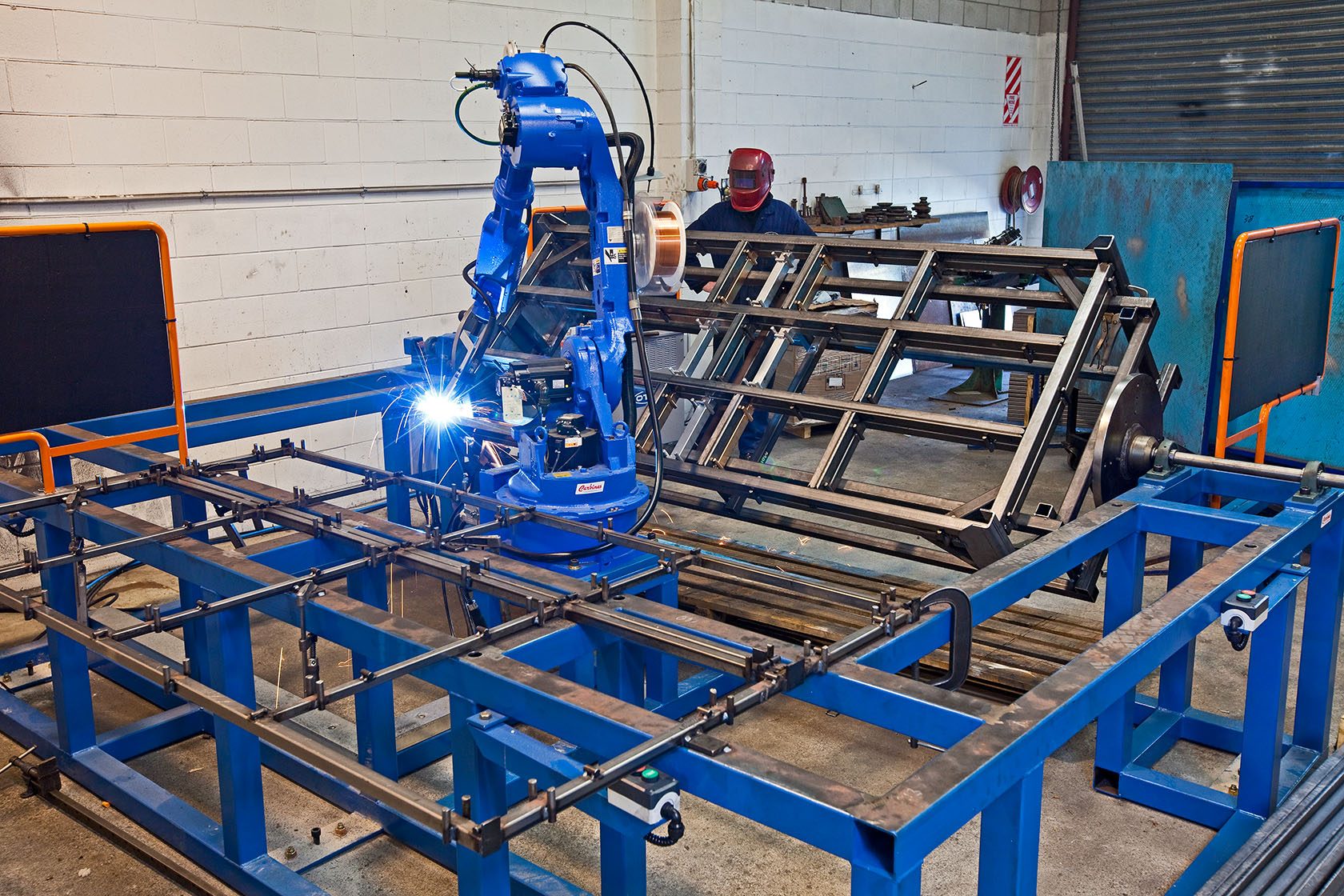 Modtec Story - Integ ergonomic monitor stands and mounts